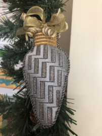 Point2Pointe - Silver Light Bulb - Needle Nook